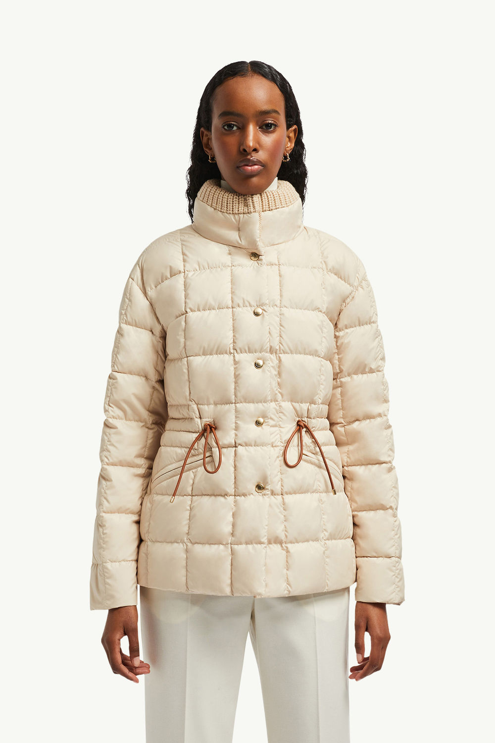 Piumino corto Antigone con finiture in pelle Beige - Piumini Corti ...