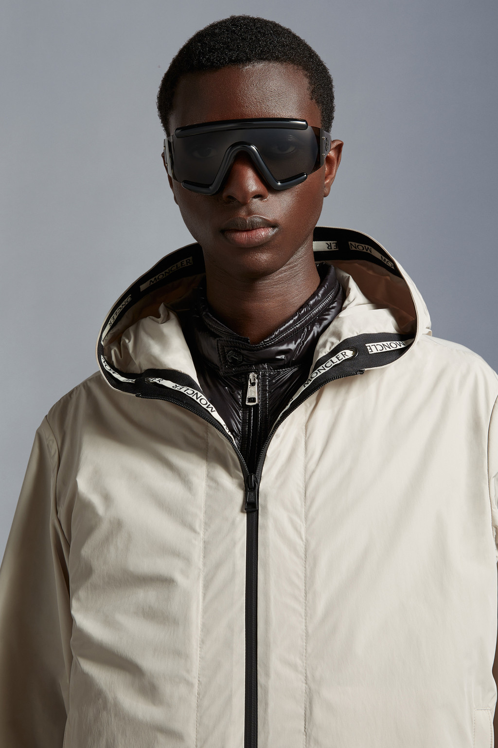 Shiny Black Lancer Shield Sunglasses - Sunglasses for Men | Moncler DE