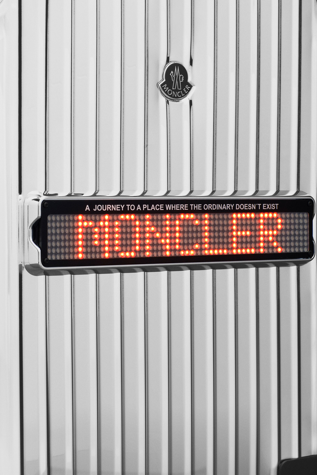 銀色 Moncler + Rimowa Reflection旅行箱 - Moncler Rimowa “Reflection” for ...