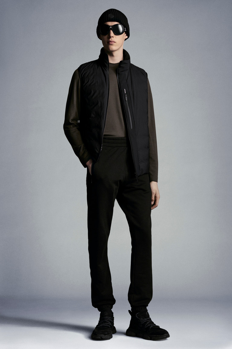 Pants for Men - Sweatpants, Jogger Pants & Shorts | Moncler US