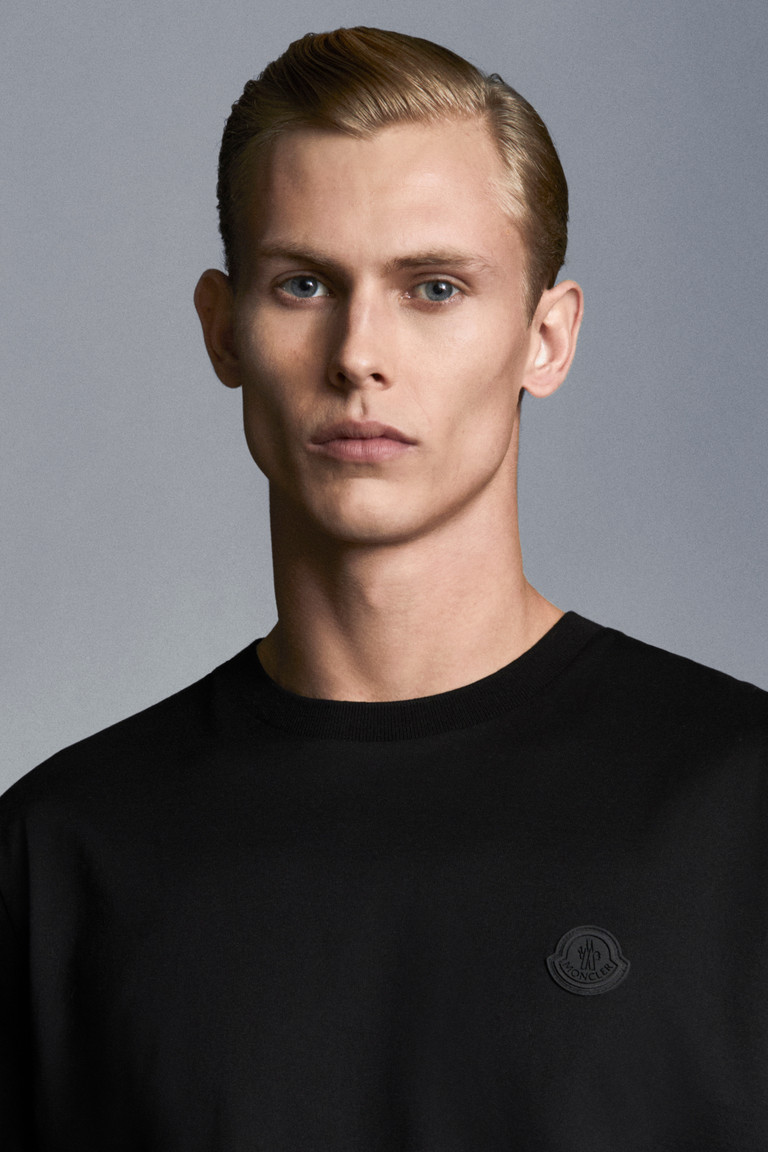 Black Lettering Graphic T-Shirt - Polos & T-shirts for Men | Moncler SK