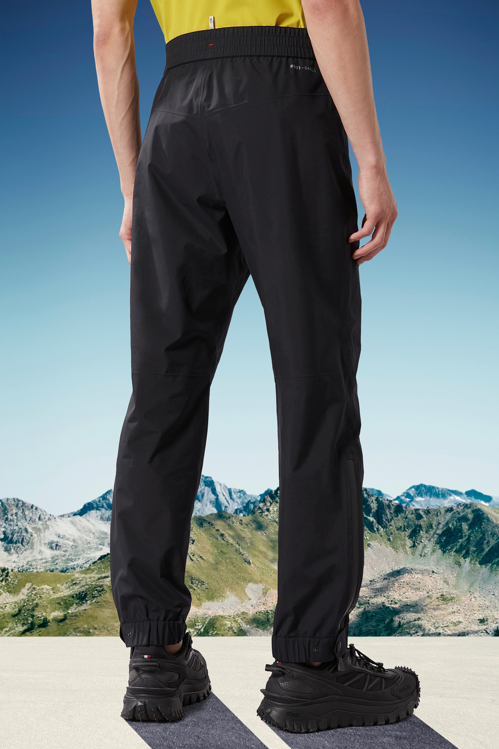 Black GORE-TEX Paclite® trousers - Trousers & Shorts for Men | Moncler DK