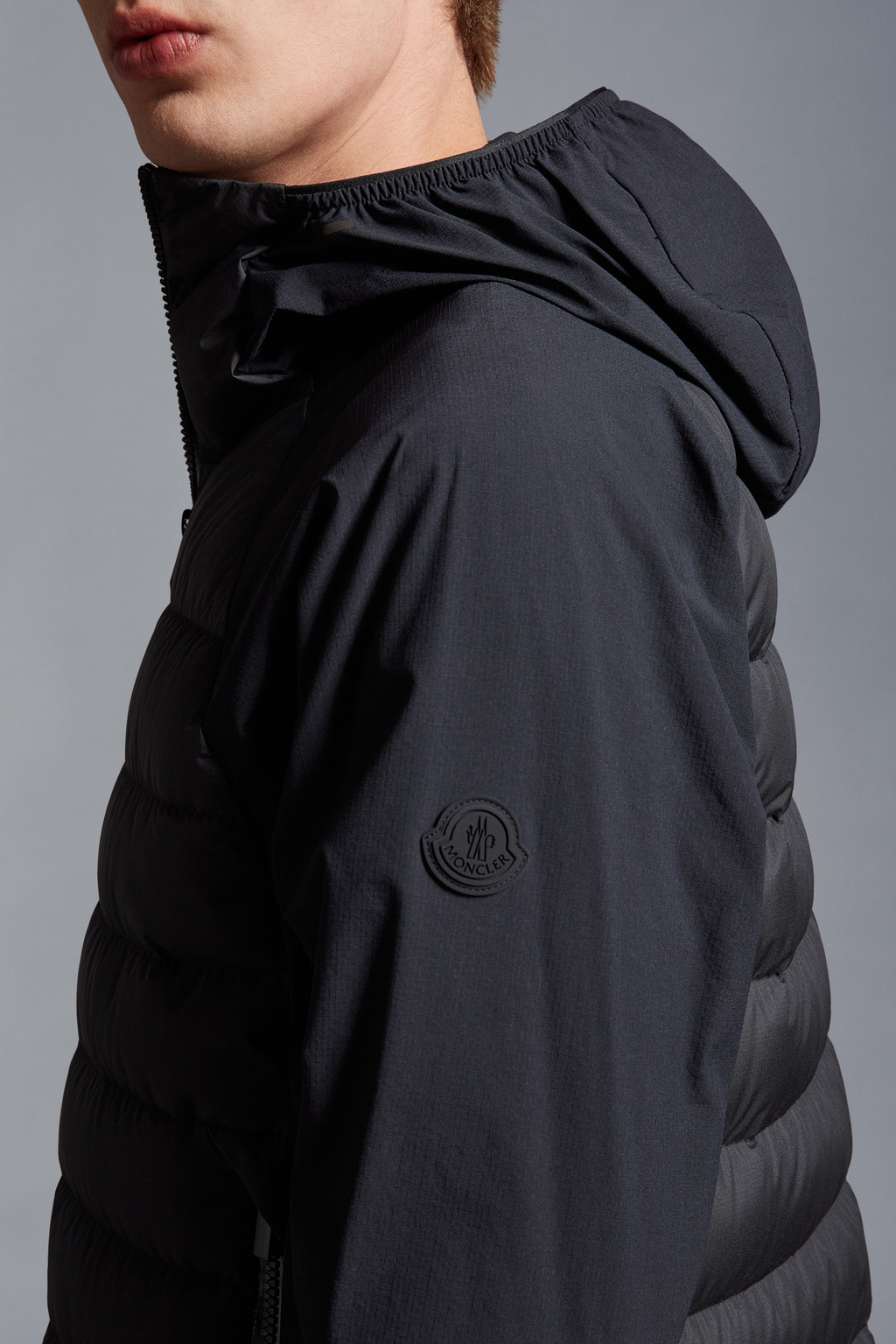 Black Viaur Short Down Jacket - Short Down Jackets for Men | Moncler SE