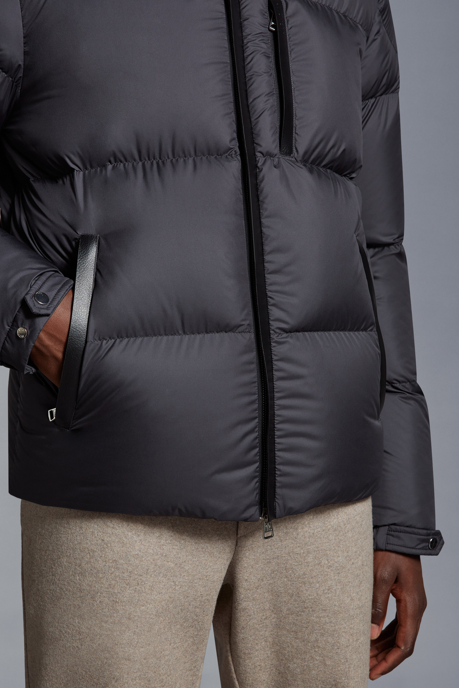 Black Besbre Short Down Jacket - Short Down Jackets for Men | Moncler PT