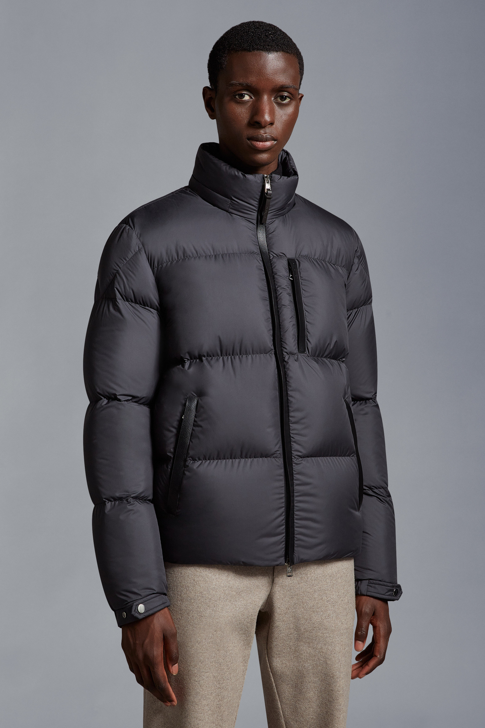 Black Besbre Short Down Jacket - Short Down Jackets for Men | Moncler PT