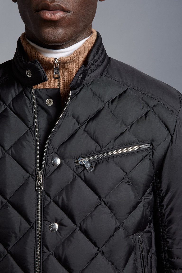 Black Vulpie Short Down Jacket - Short Down Jackets for Men | Moncler IT