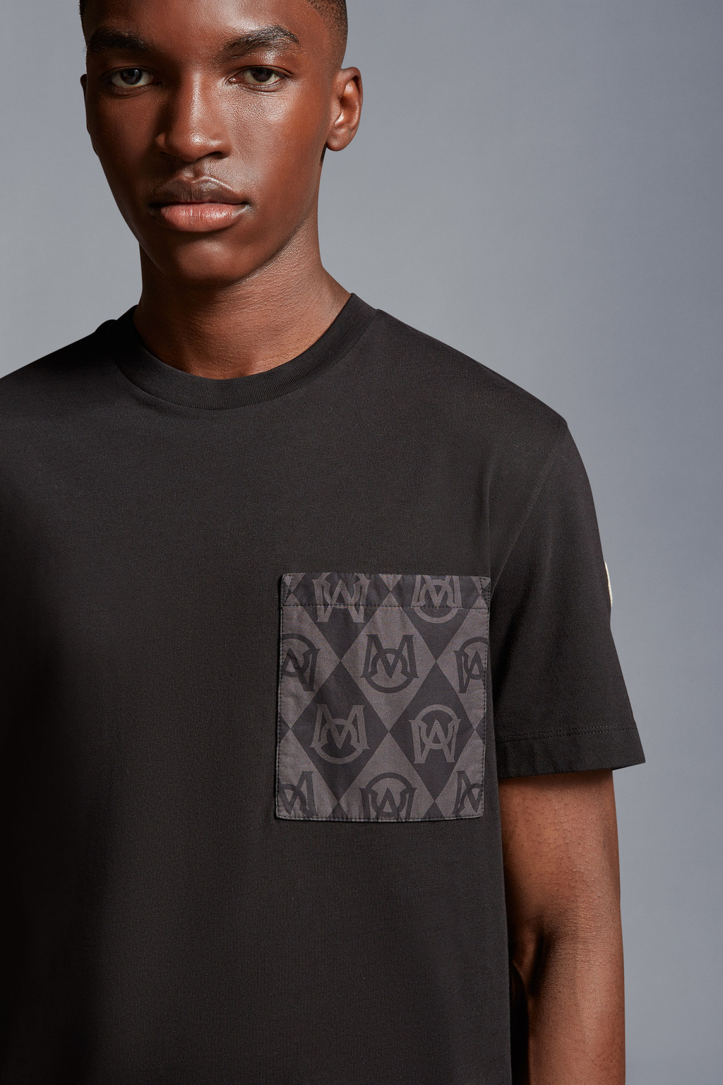 Black Monogram Patch T-Shirt - Polos & T-shirts for Men | Moncler FR