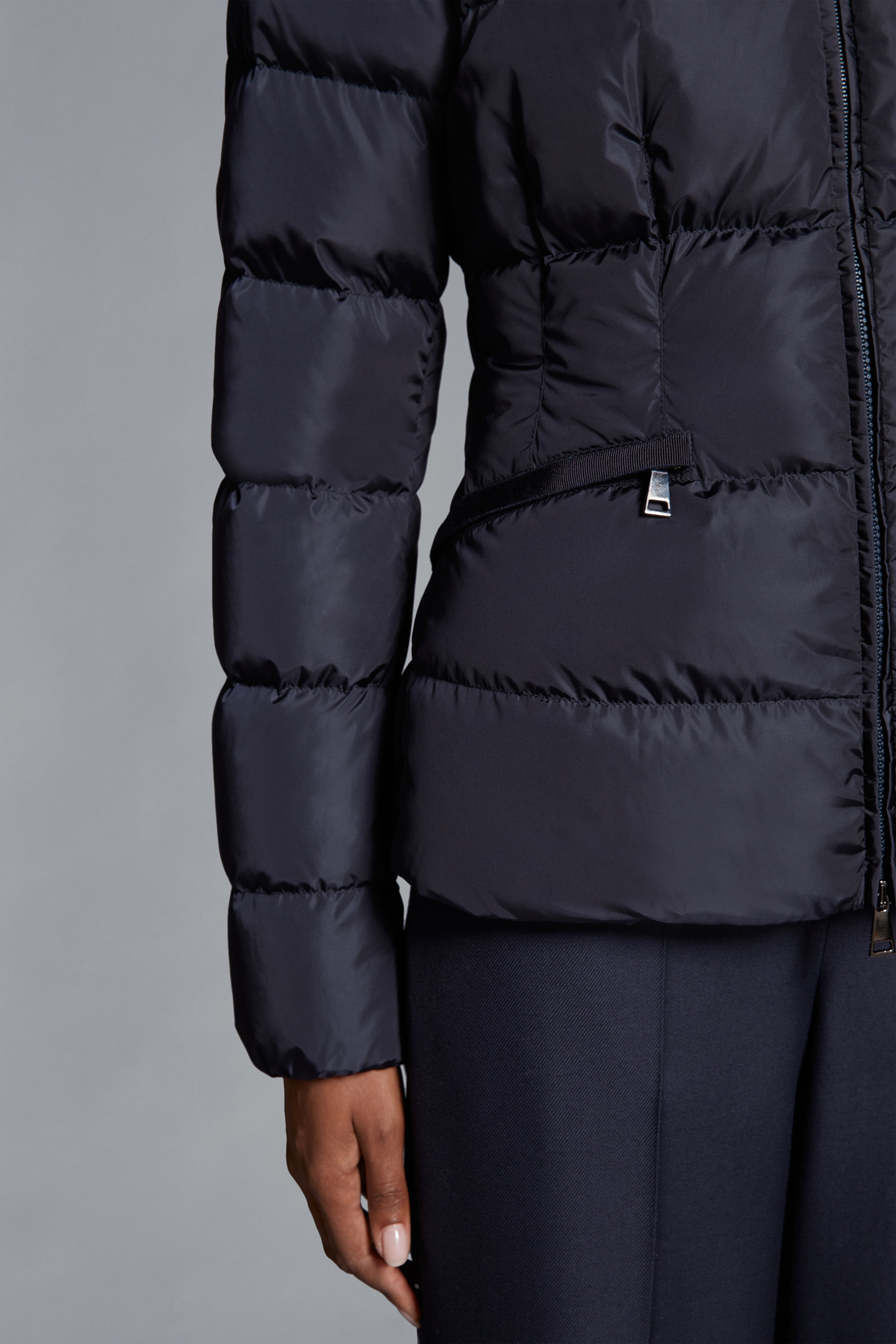 Night Blue Avoce Short Down Jacket - Short Down Jackets for Women | Moncler RO