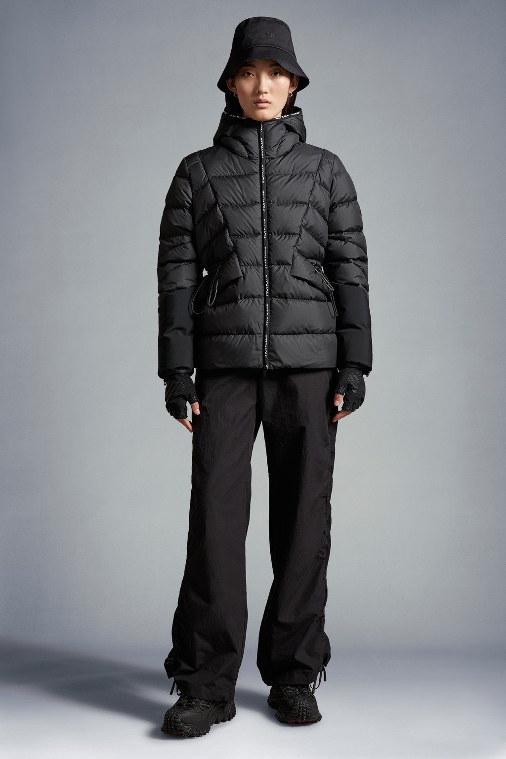 Black Sittang Short Down Jacket - Short Down Jackets for Women | Moncler DE