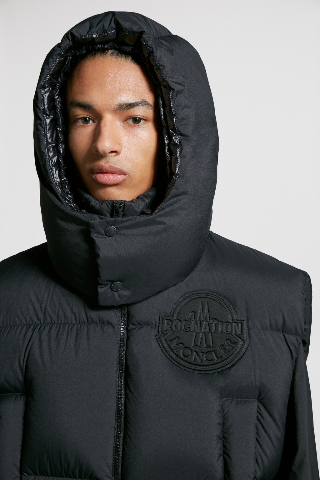 Chaleco plumífero Apus Negro - Moncler x Roc Nation designed by Jay-Z ...
