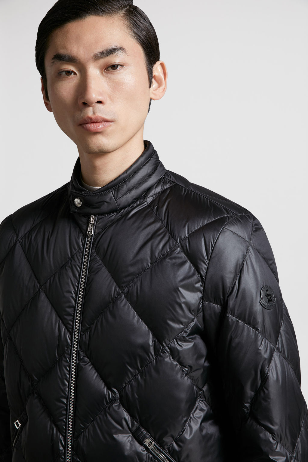 Black Asta Short Down Jacket - Short Down Jackets for Men | Moncler LU