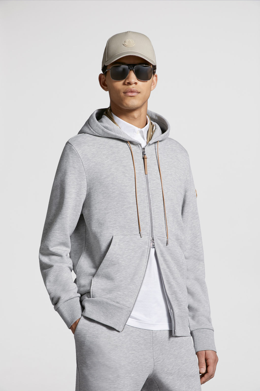 Sudadera Con Capucha Y Logotipo Gris Sudaderas De Hombre Moncler Es