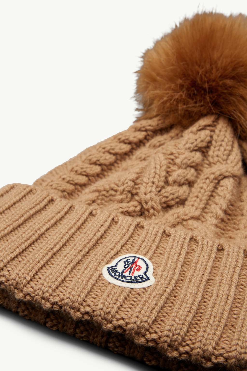 Bonnet en cachemire et laine avec pompon Beige Chameau - Chapeaux ...