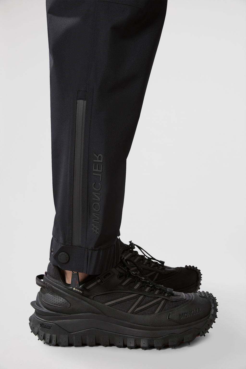 Black Gore-Tex Trousers - Trousers & Shorts for Men | Moncler ES