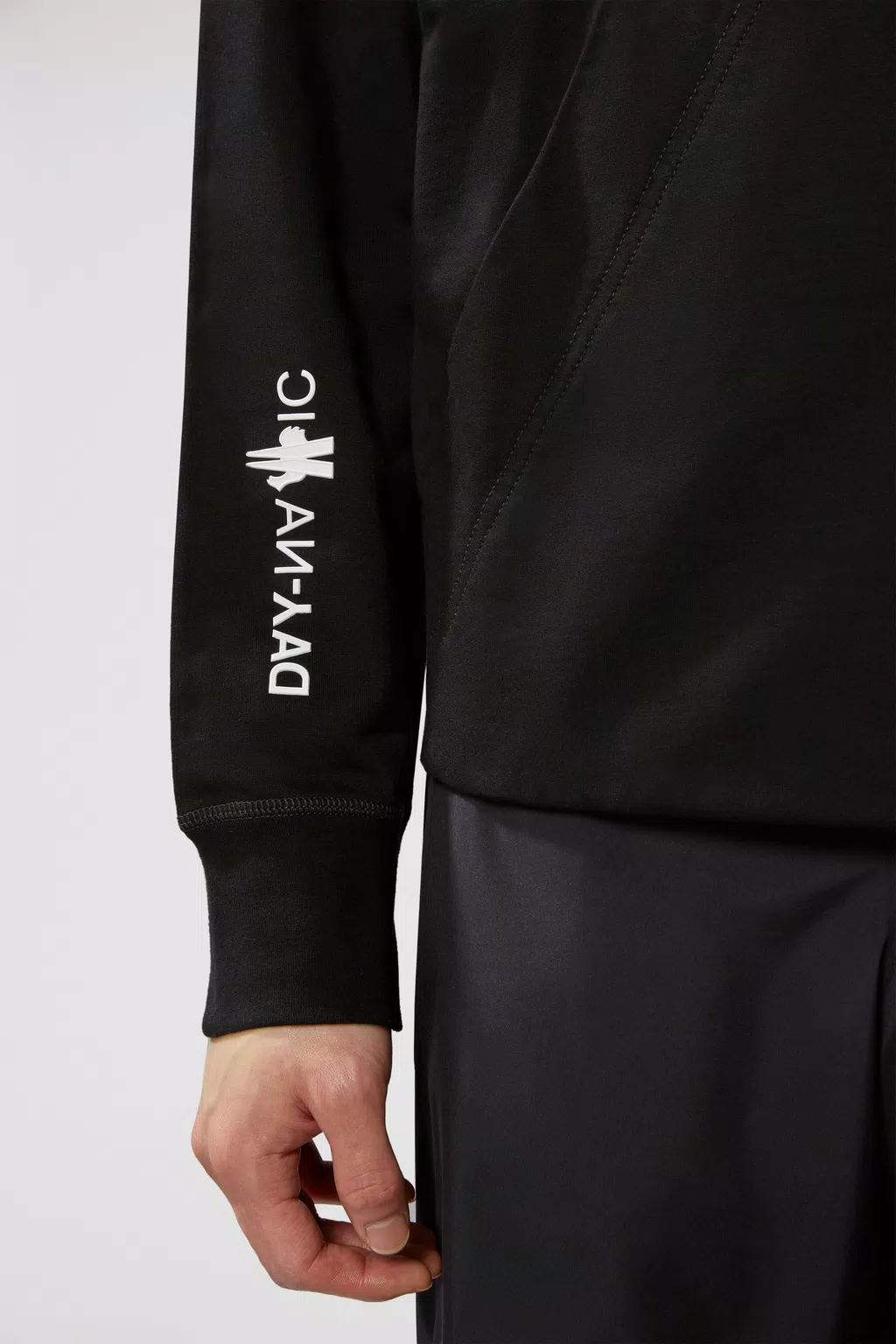 Sudadera Con Logotipo Negro Sudaderas De Hombre Moncler Us