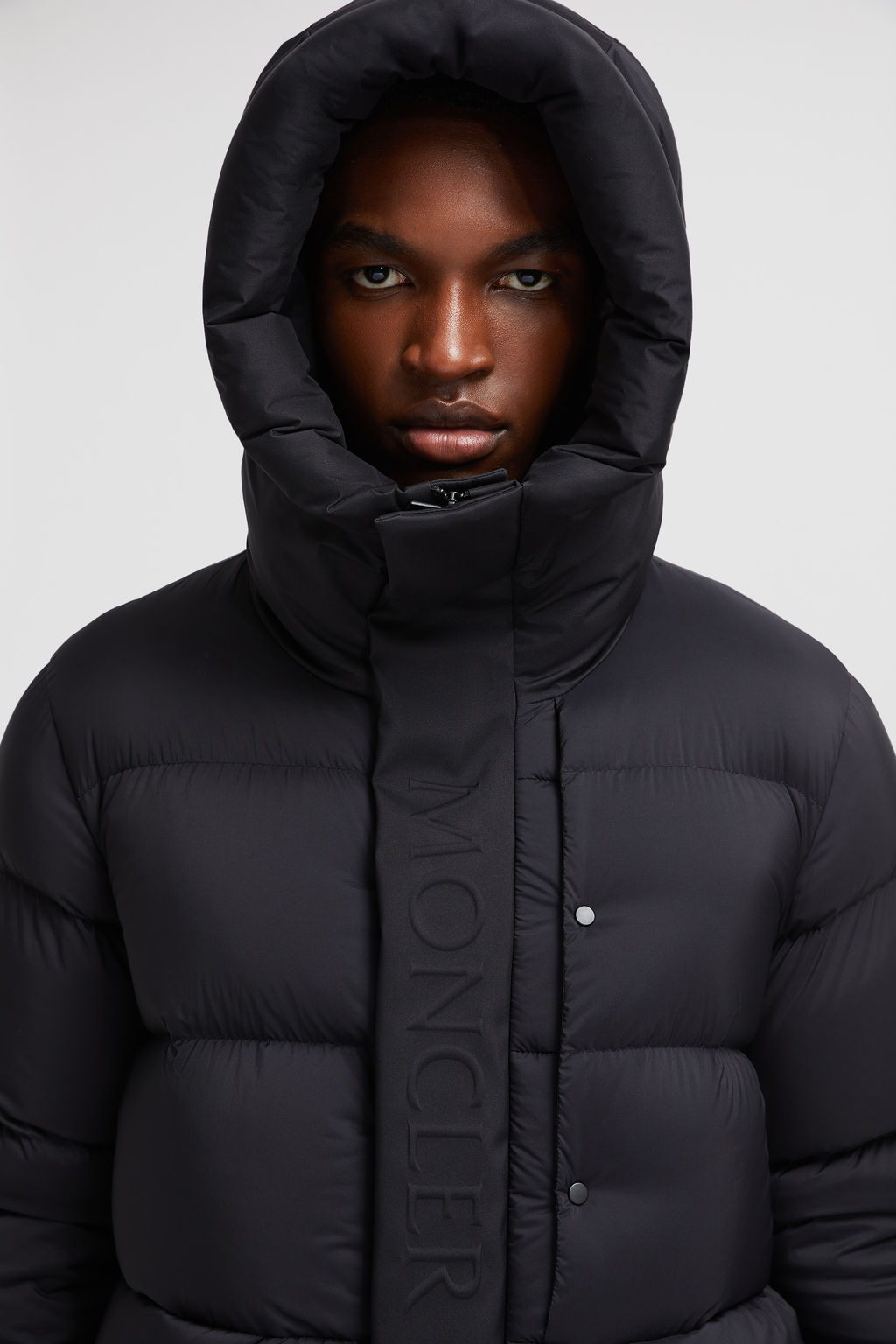 Black Madeira Short Down Jacket - Short Down Jackets for Men | Moncler HR