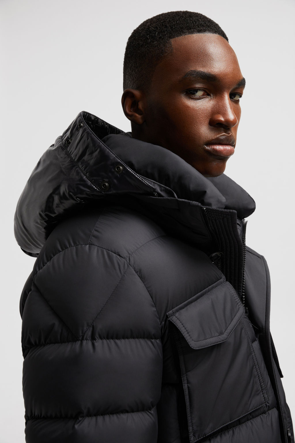 Black Chevreuse Short Down Jacket - Short Down Jackets for Men | Moncler CH