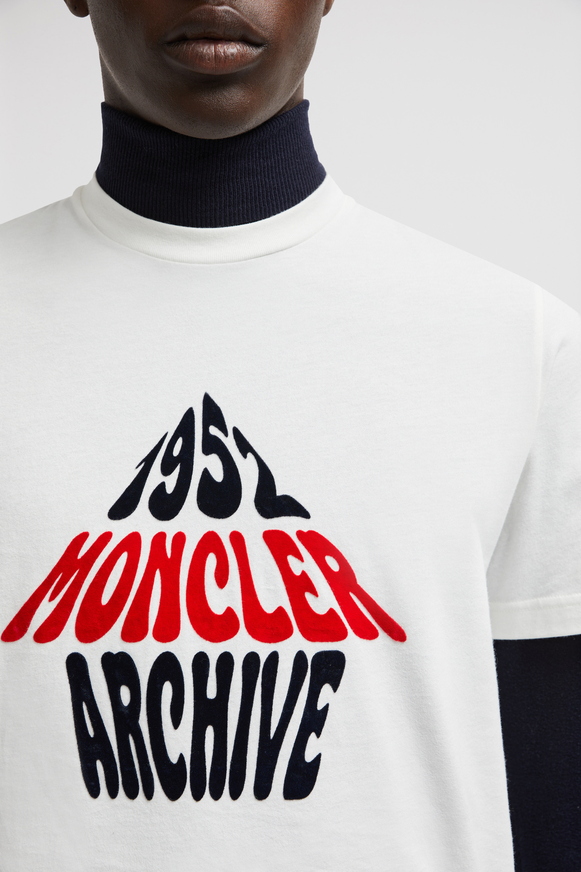 Off white x moncler tee store