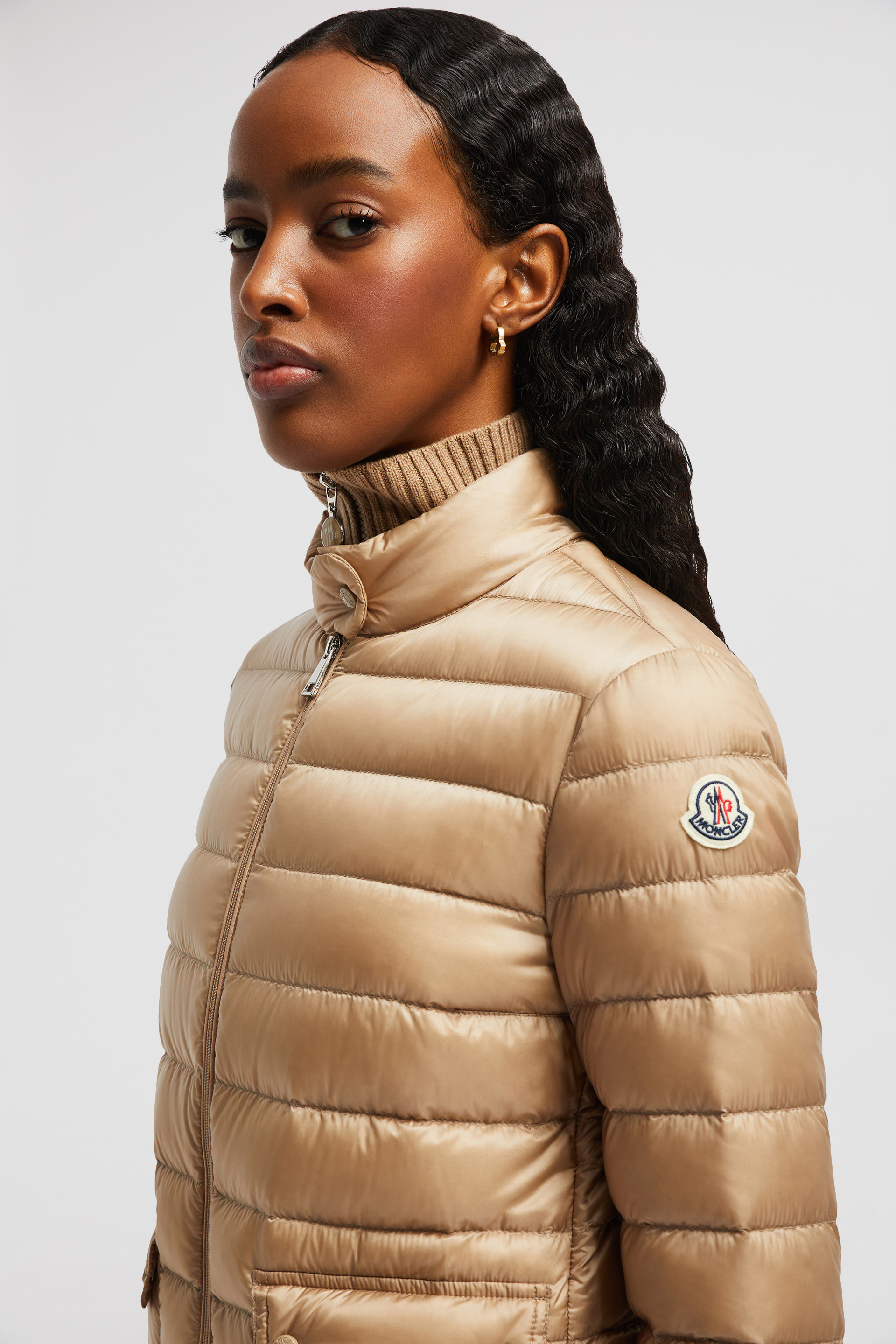 Moncler lans beige store