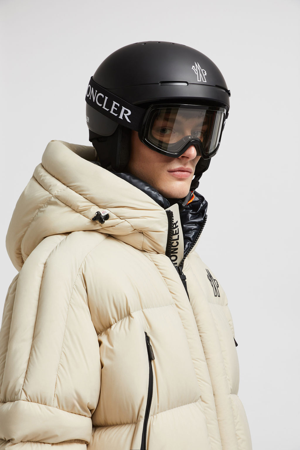Black Logo Ski Helmet - Ski Helmets for Men | Moncler US